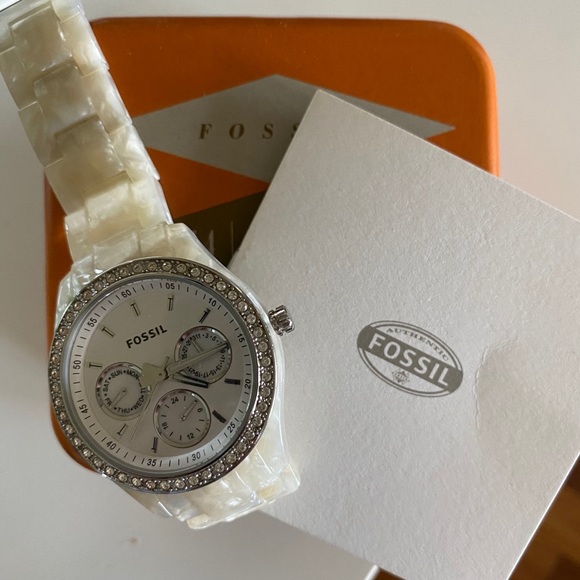 Fossil | Accessories | White Fossil Watch | Poshmark